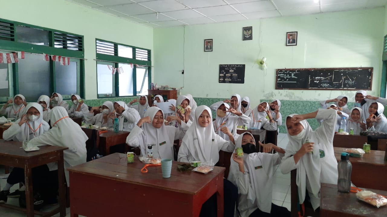 Siswa Kelas IX MTsN 1 Yogyakarta Terima Nutrisi Tambahan Hadapi ASPD ... Siswa Kelas IX MTsN 1 Yogyakarta Terima Nutrisi Tambahan Hadapi ASPD ...