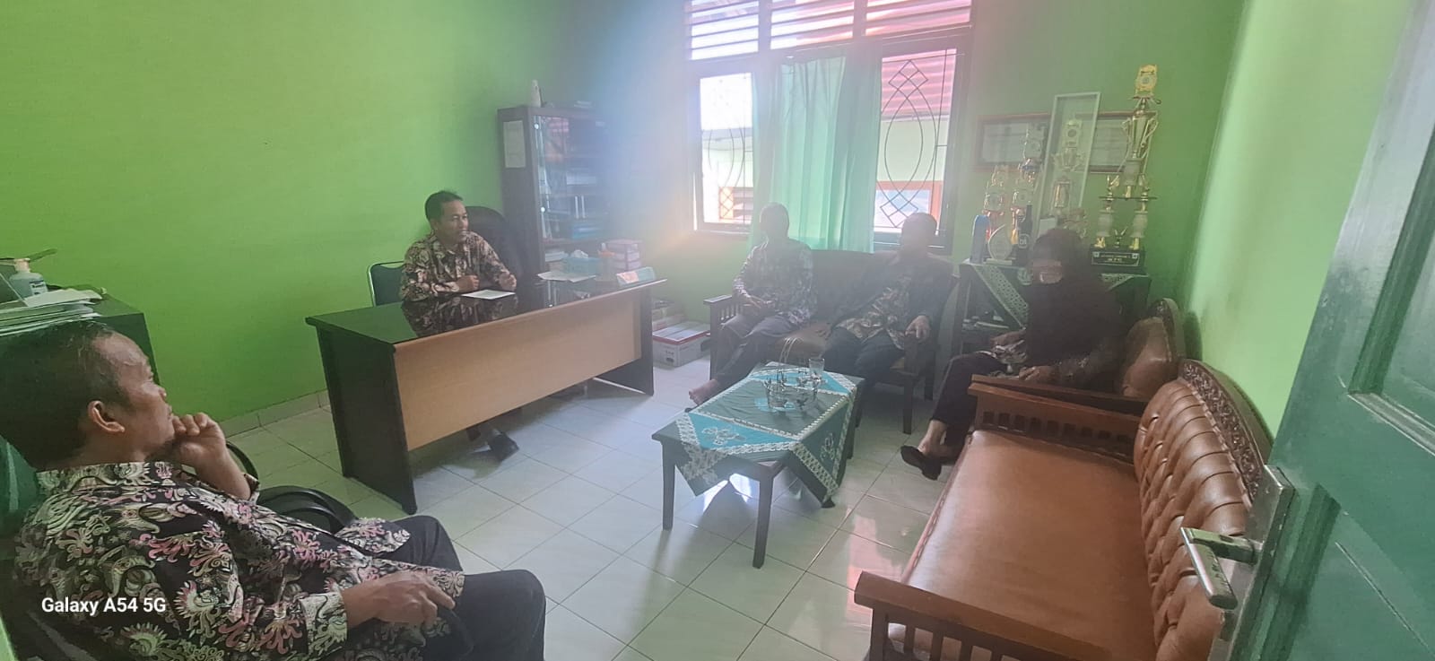 Kepala KUA Gondomanan Ajak Seluruh Pegawai Tingkatkan Kebersihan ... Kepala KUA Gondomanan Ajak Seluruh Pegawai Tingkatkan Kebersihan ...